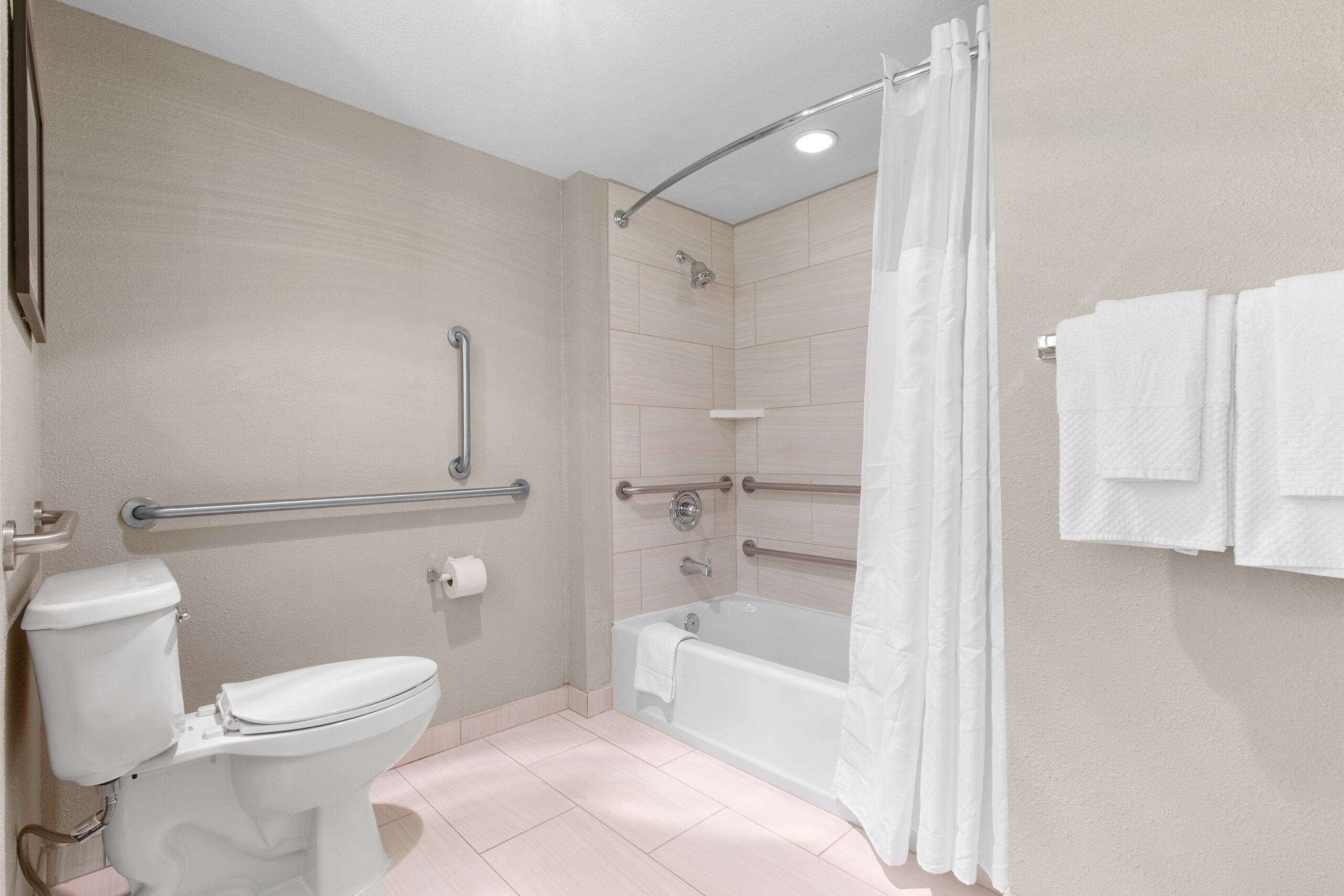 1 Queen Mobility/Hearing Accessible with Tub | Double Tree, Park City ...